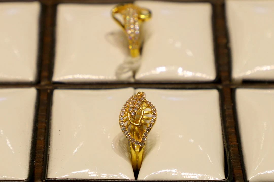 Silver vs. Gold: Which Metal is Better for Jewelry?– JoyeriaParis